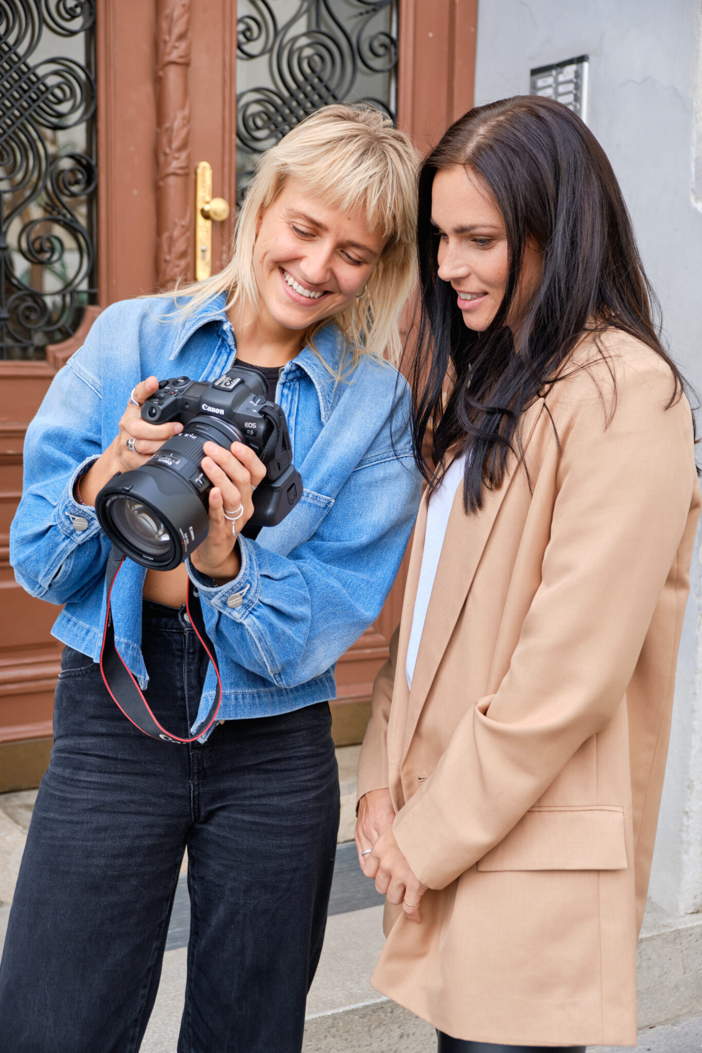 Sneak Peak: Olympiasiegerin Anna Veith präsentiert die neue H/W ...